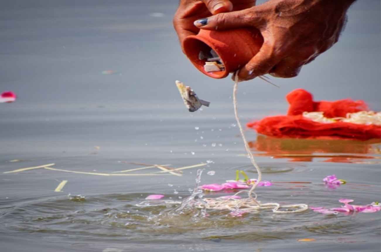 Asthi Visarjan Service in Varanasi - Anthyesti